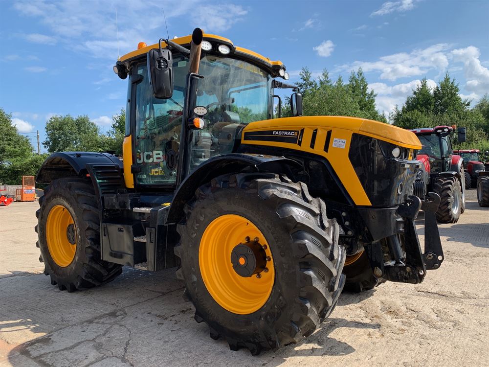 JCB Fastrac 4220 » Cotswold Farm Machinery (CFM)
