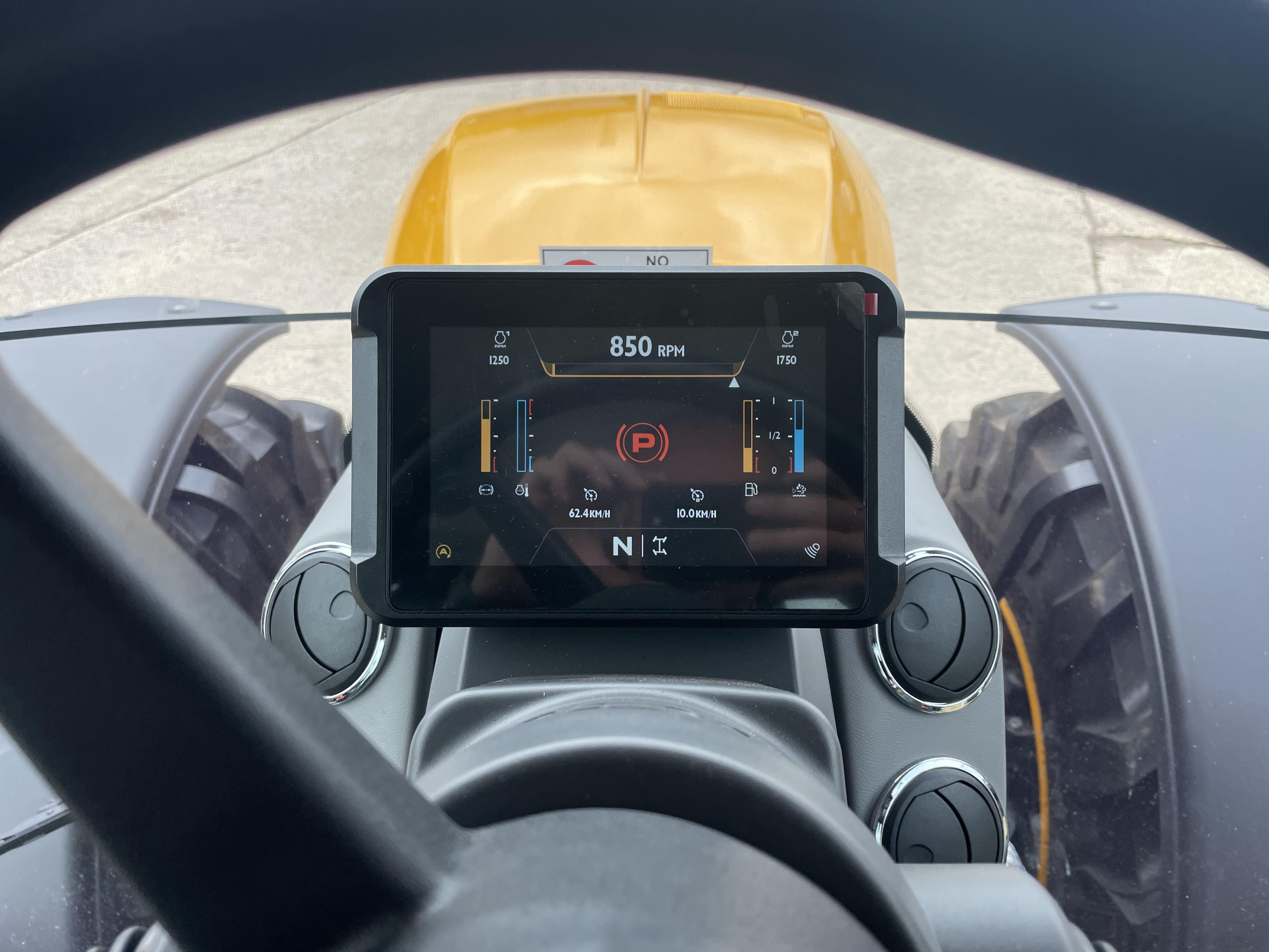 DEMO JCB Fastrac ICON 4220 » Cotswold Farm Machinery (CFM)