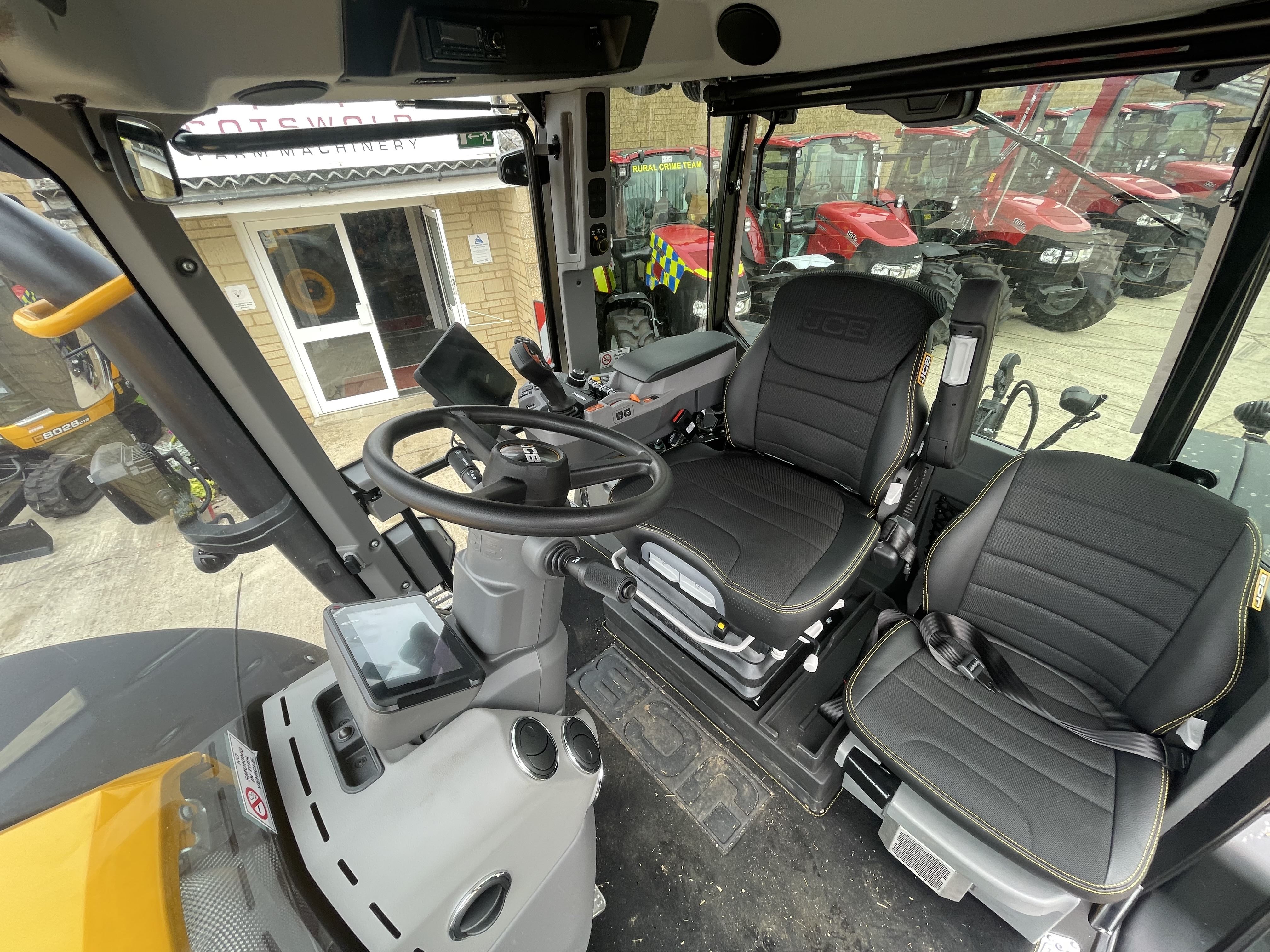 DEMO JCB Fastrac ICON 4220 » Cotswold Farm Machinery (CFM)