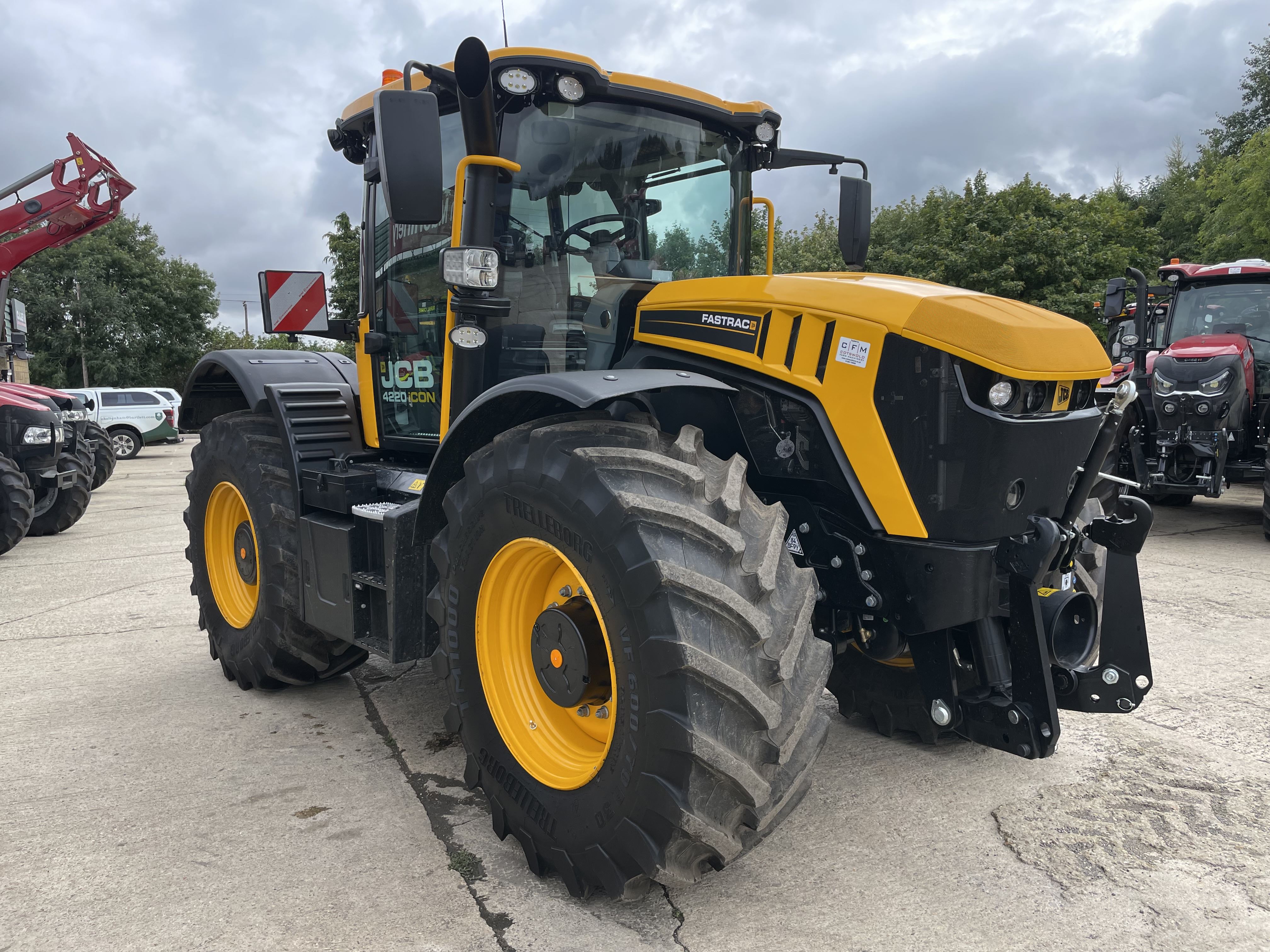 DEMO JCB Fastrac ICON 4220 » Cotswold Farm Machinery (CFM)