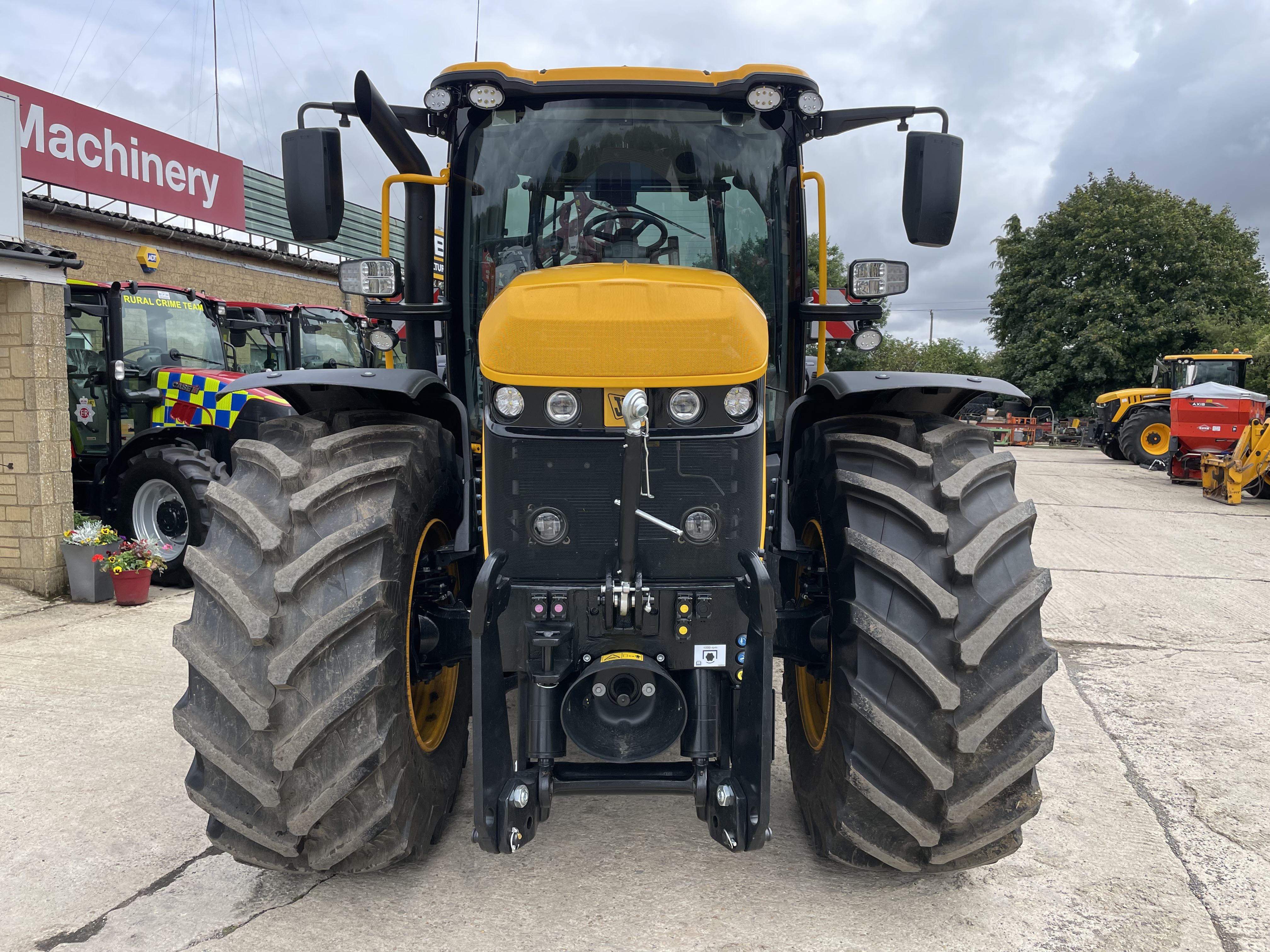 DEMO JCB Fastrac ICON 4220 » Cotswold Farm Machinery (CFM)
