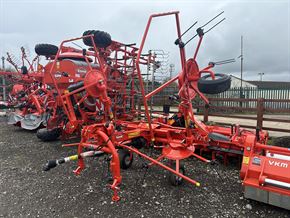 NEW Kuhn GF 502 tedder